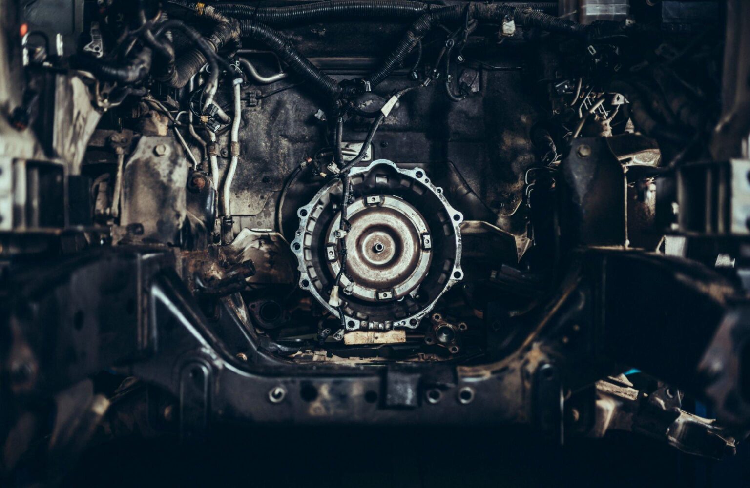 How to Tell if an Engine is Damaged From No Oil: Signs & Symptoms